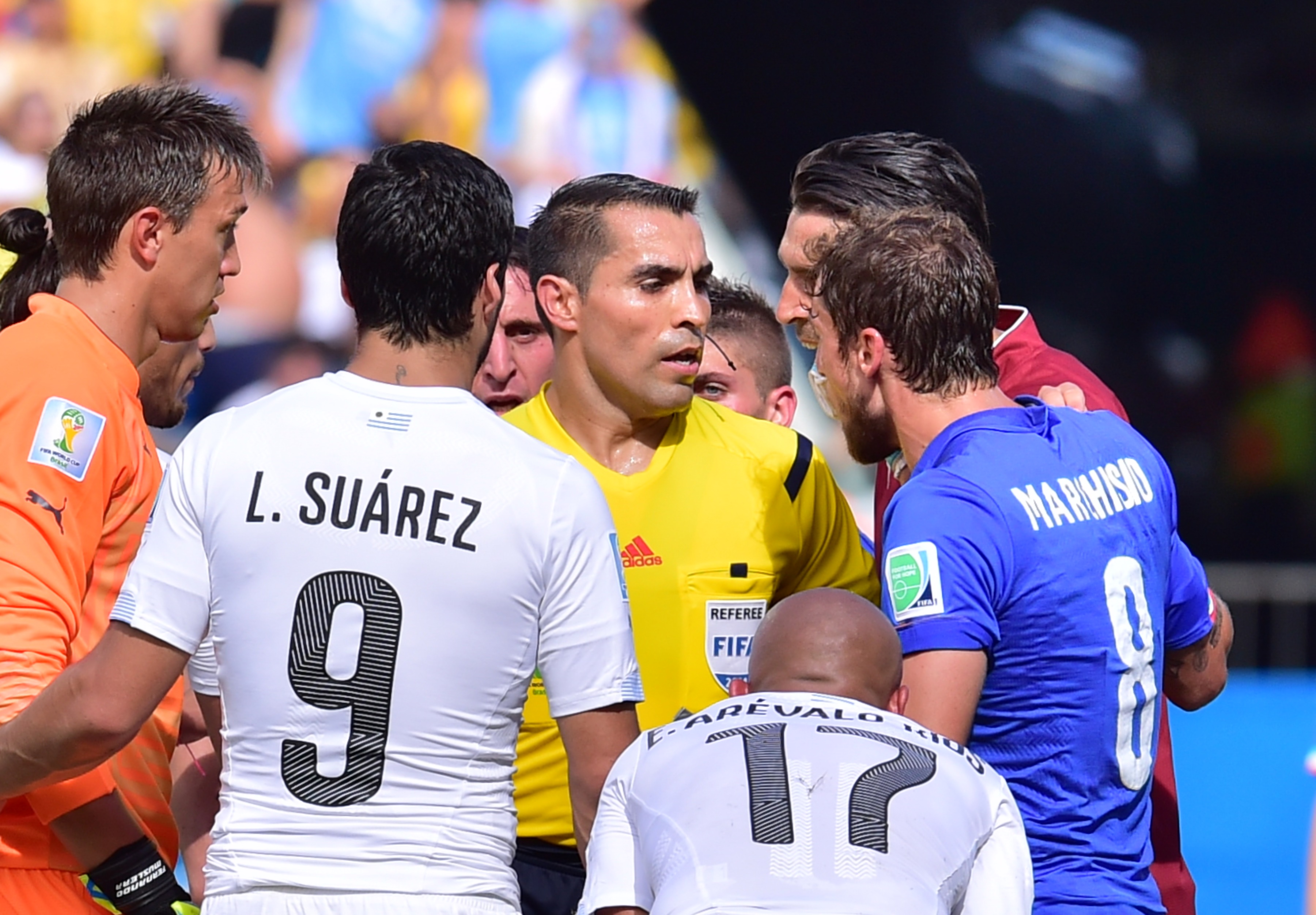 Edző lett a Suárez harapását elnéző játékvezetőből - Csakfoci.hu