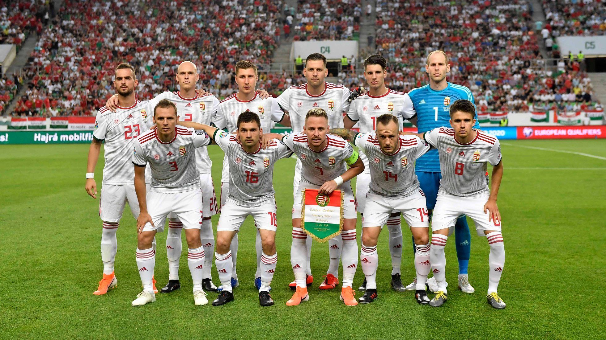 Itt a magyar kezdő: Dzsudzsák rekorder lesz, így áll fel a Rossi-csapat ...