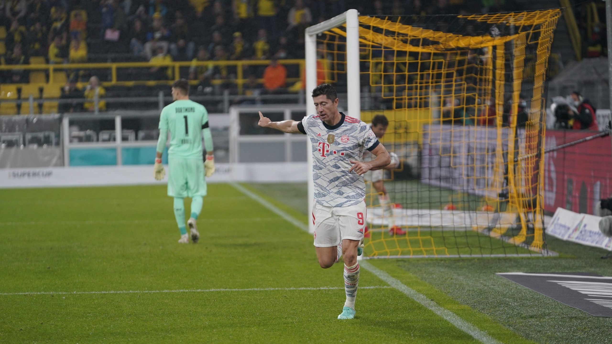 Német Szuperkupa: Lewandowski nem kegyelmezett, a Dortmund ellen nyert ...