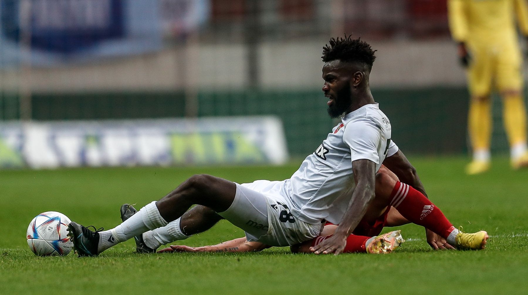 Hetekre eltűnik az NB I-es pályákról az ellenfelét megütő Honvéd-játékos - videó - Csakfoci.hu