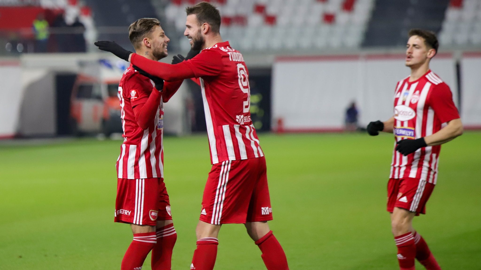 "Megsemmisítés": Elmenekült a román játékos a sérült magyar ...