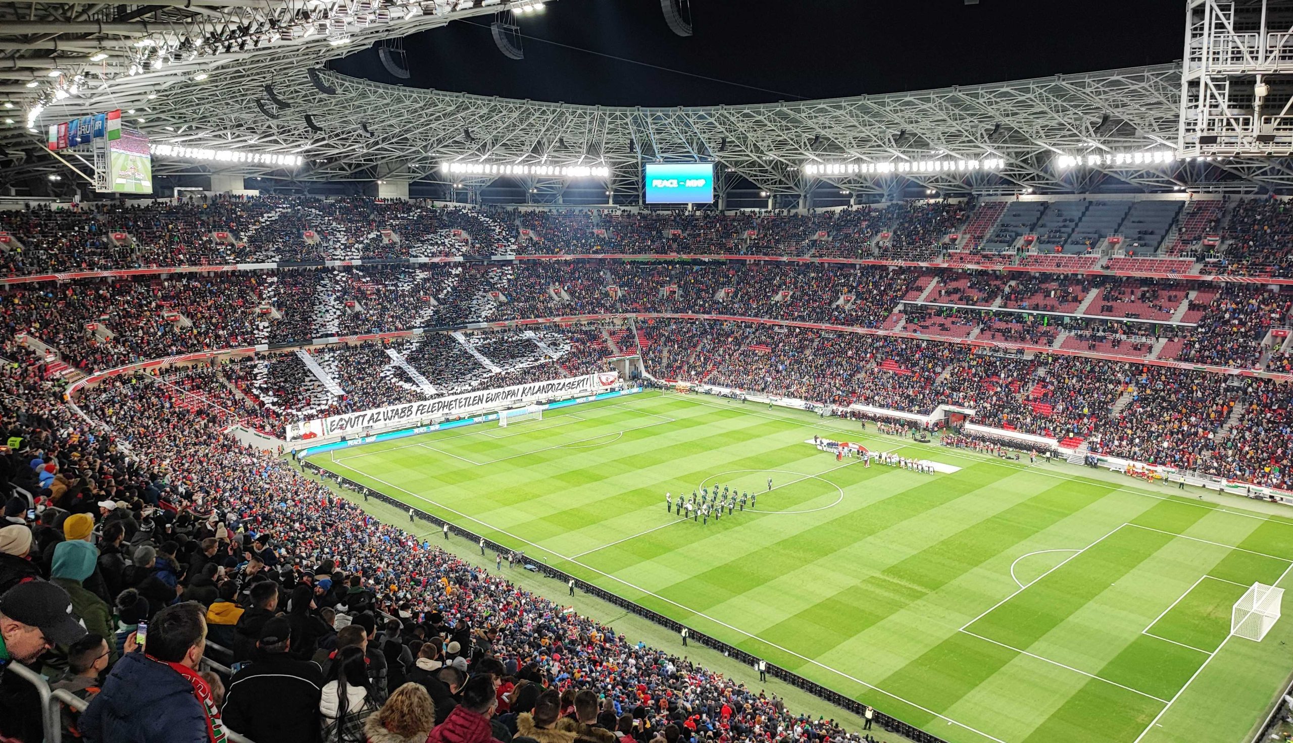 Videó: Zseniálisan festett a magyar szurkolók élőképe a bolgárok elleni ...