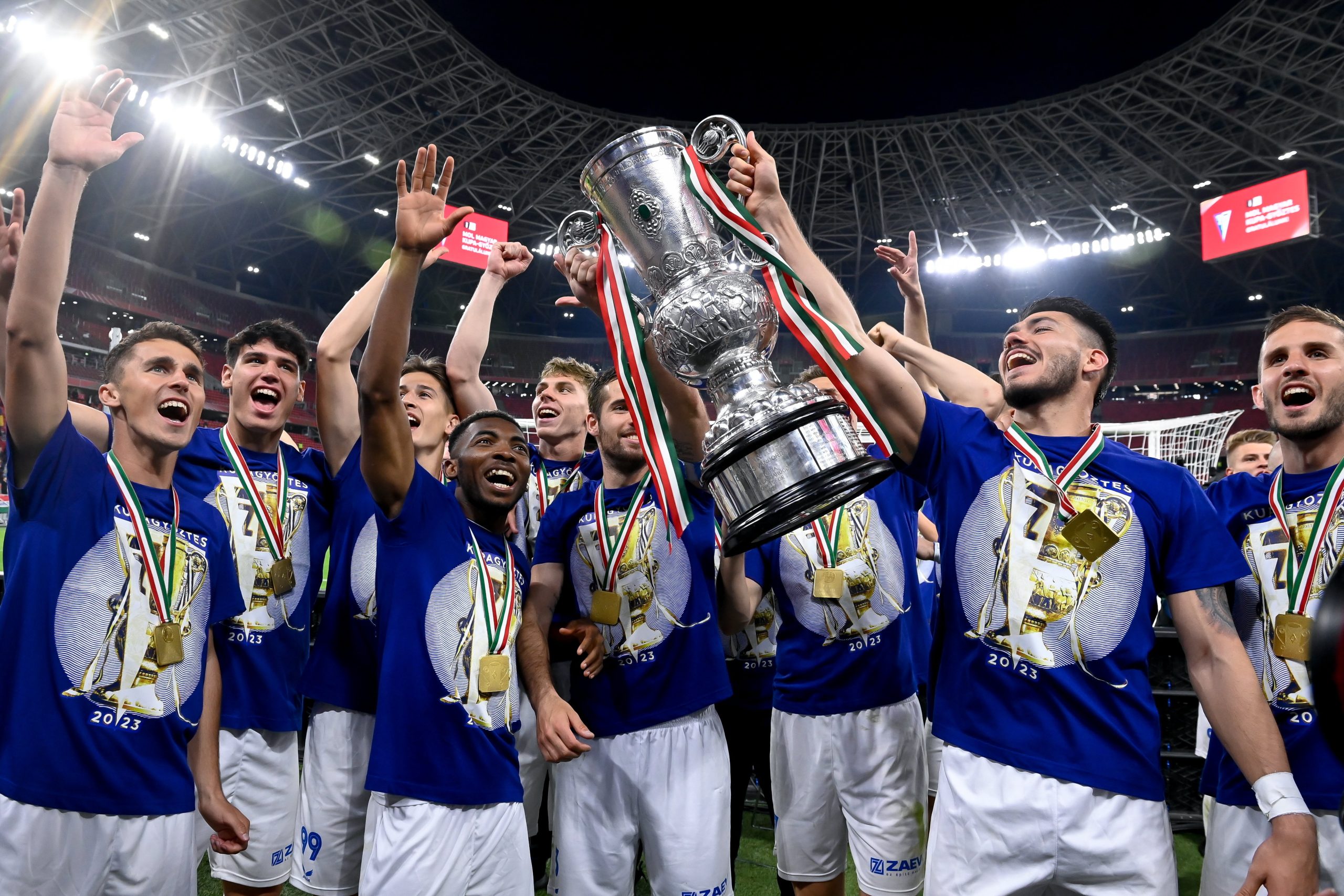 Magyar foci: Vigyázz, ha elküldöd az edződ, ne találkozzatok a ...