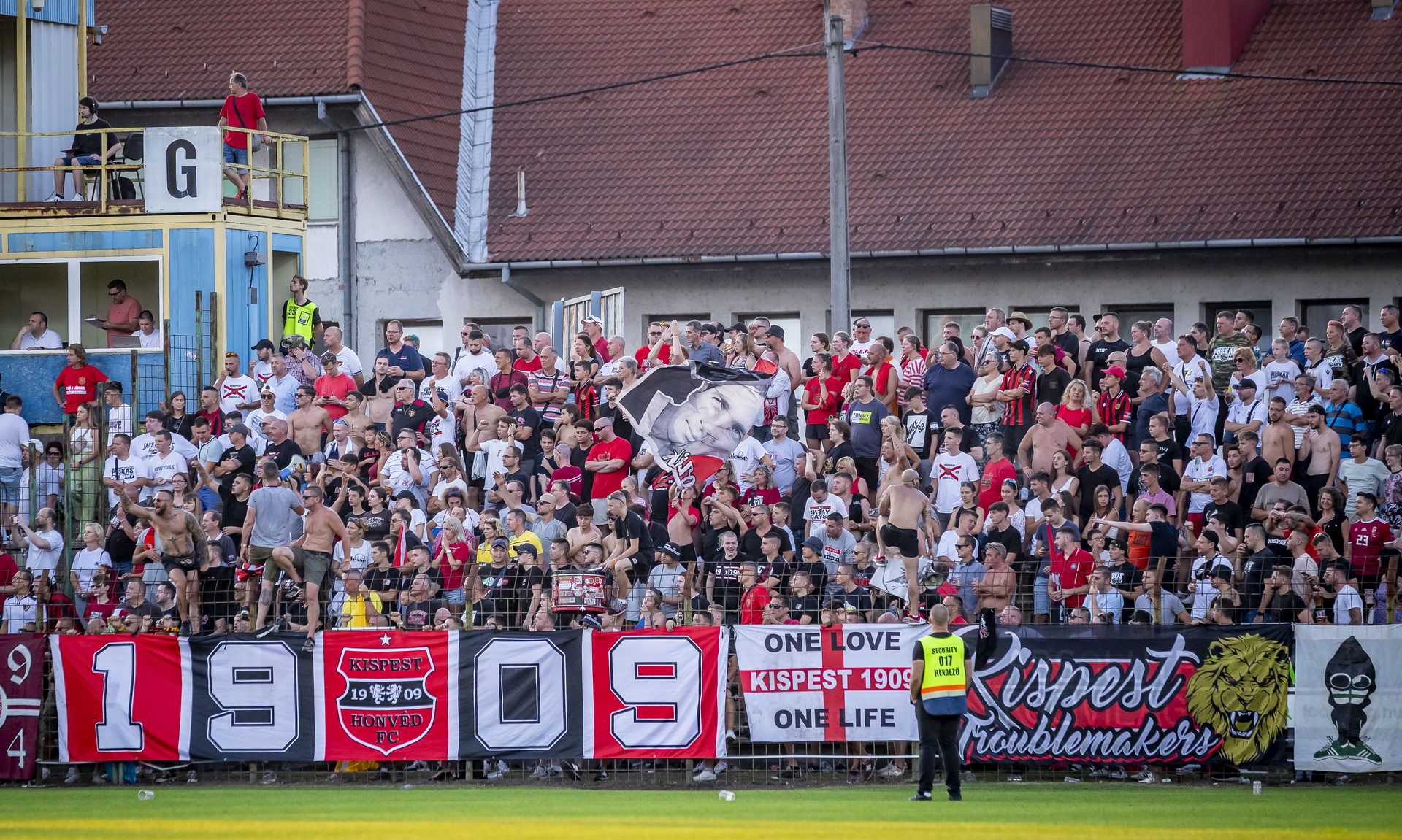 Honvéd: Még a pályán kíméletlenül felkérdezték a szurkolók a ...