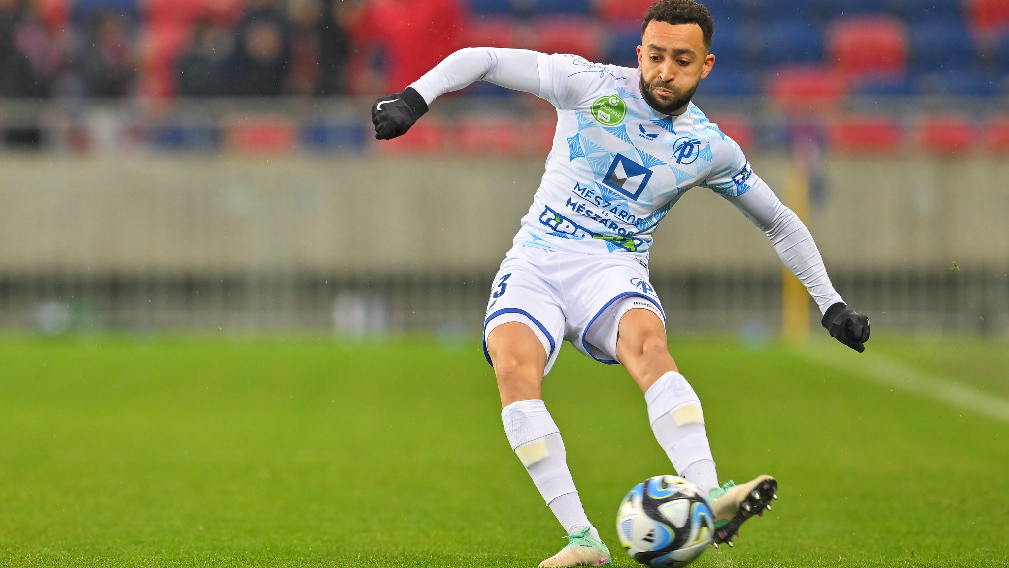 Sajtóhír: Angliából és az MLS-ből is vinnék a Puskás alapemberét - egy magyar játékos klubja is ...