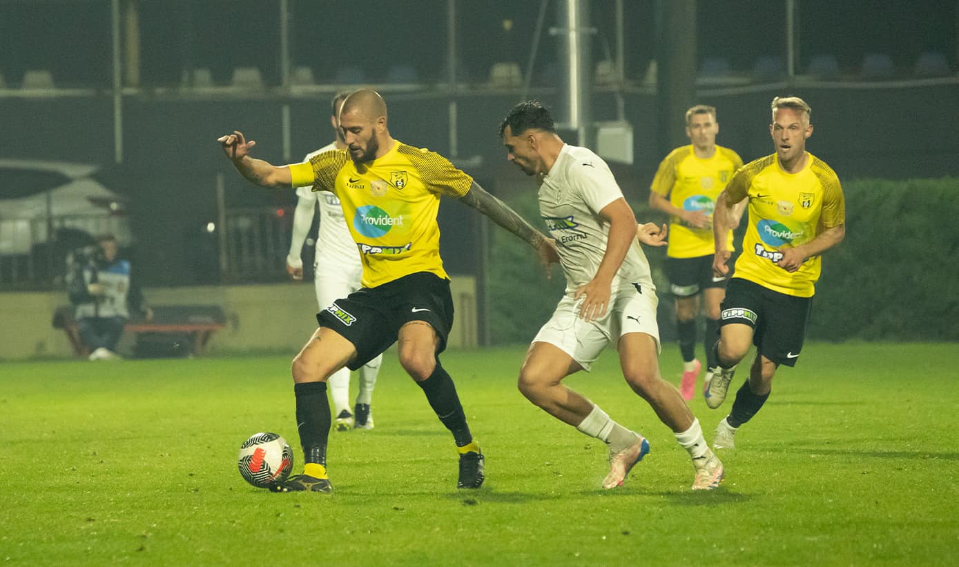 NB II: Úgy felrúgták a korábbi Fradi-támadót, hogy a cipője is ...