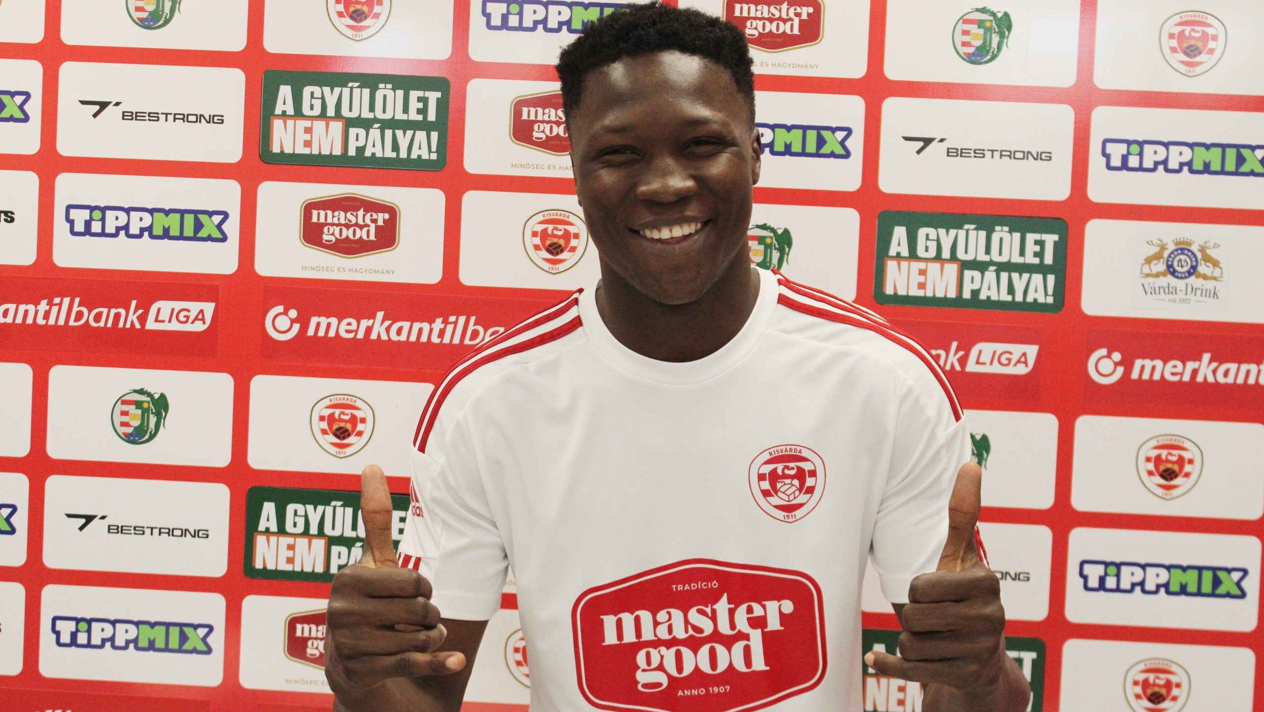 Nigériában amatőr volt, most a debütálása után szerződést kapott ...