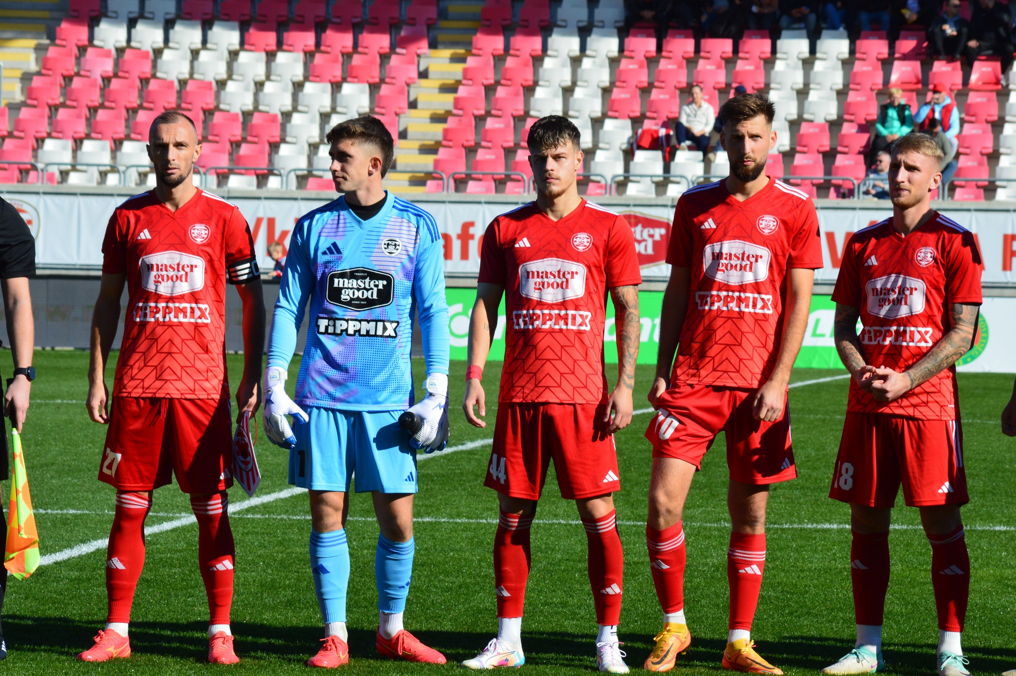 Révész egyik saját nevelésű magyarja az élvonal helyett marad az NB II ...