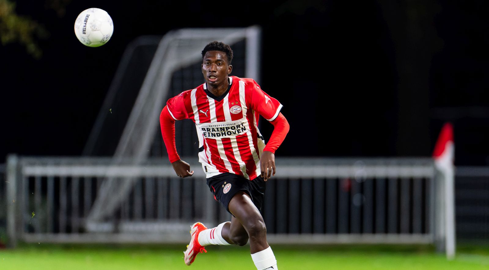 NB I: Belehúzott a Szpari, a PSV-től igazoltak középpályást - videó ...